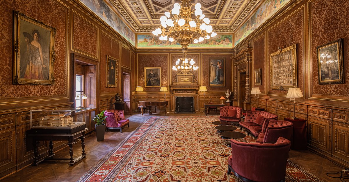 The Bertalan Székely Parlour - Opera